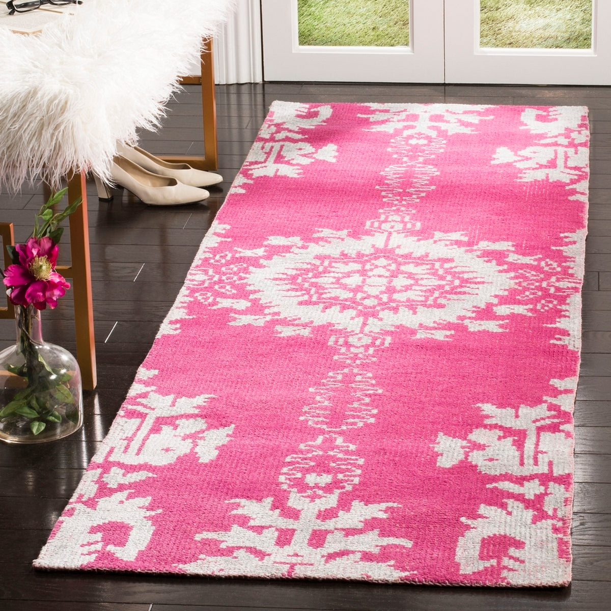 Fuschia | Contemporary Medallion Wool Rug with Silk Accents | Safavieh ...